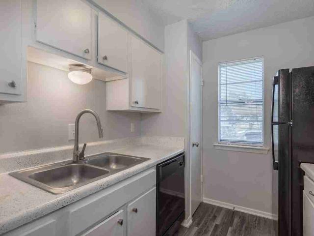The Miranda on Central 1 Bedroom Apartment for Rent at 805 Central Dr, Bedford, TX 76022 Bell Manor