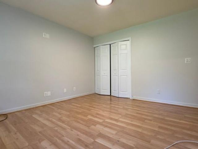The new renovated nice room with PRIVATE fullbath
