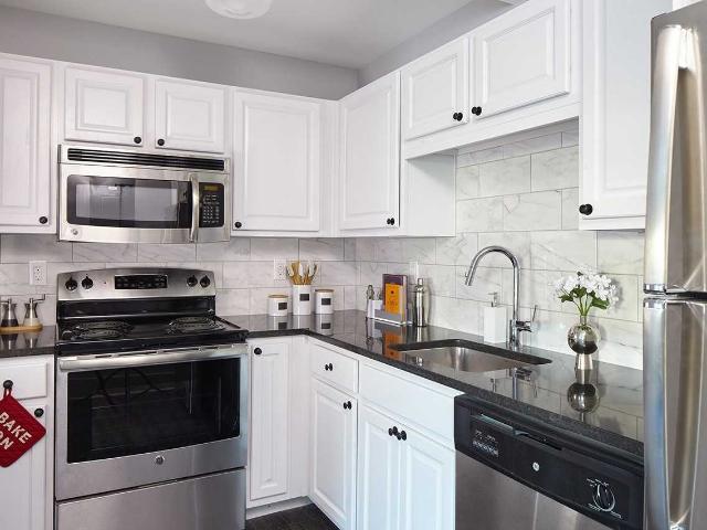 The Newbern 1 Bedroom Apartment for Rent at 525 E Armour Blvd, Kansas City, MO 64109 Central Hyde Park