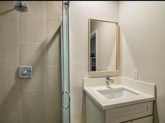 The Nest 3 Bedroom Apartment for Rent at 3410 Walton Avenue, Los Angeles, CA 90007 Congress North