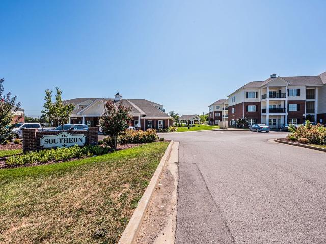 The Southern Apartments 2 Bedroom Apartment for Rent at 442 Bourbon St, Bowling Green, KY 42104