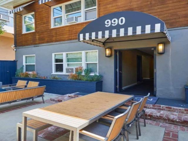 The Sofia Studio Apartment for Rent at 990 Palm Ave, West Hollywood, CA 90069 West Hollywood