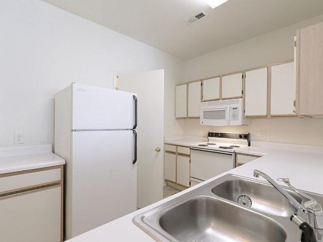 The School at Spring Garden 3 Bedroom Apartment for Rent at 2201 Spring Garden St, Greensboro, NC 27403 Lindley Park