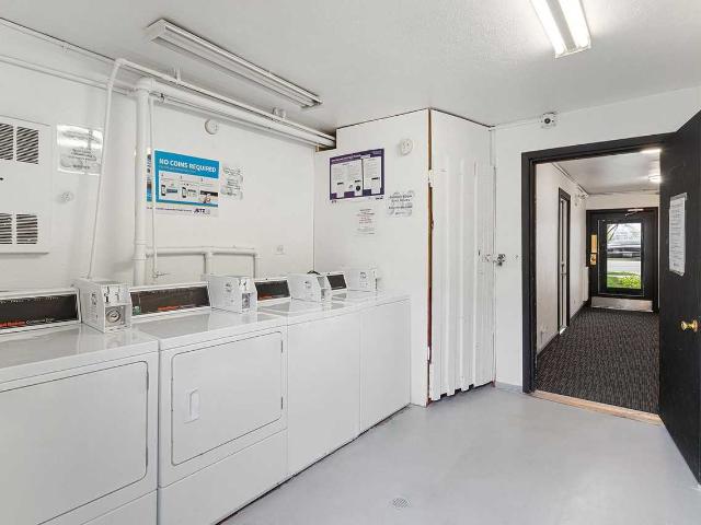 The Sheridan Estes at Loyola Park 3 Bedroom Apartment for Rent at 7070 N Sheridan Rd, Chicago, IL 60626 Rogers Park