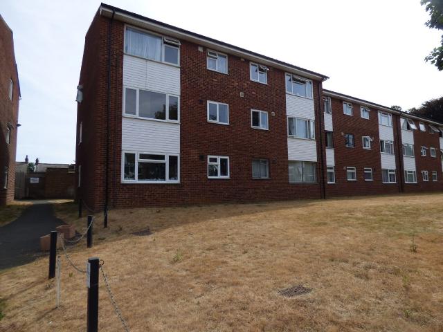 The Shires, Luton LU2, 2 bed flat to rent, £1,200 pcm | PrimeLocation