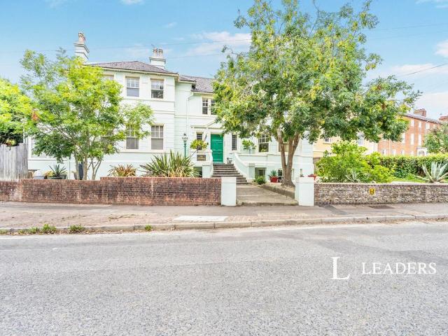 The Shrubbery, 41 Upper Bognor Road. 3 bed flat to rent £1,600 pcm £369 pw