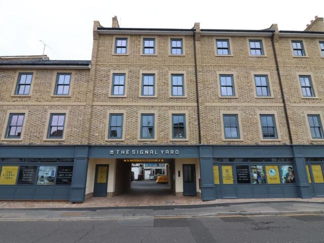 The Signal Yard, Chelmsford, CM1 2 bed apartment to rent £1,700 pcm £392 pw