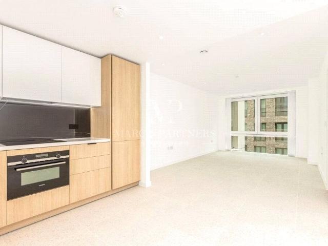 The Silk District, Whitechapel, London E1, 1 bed flat to rent, £2,200 pcm | PrimeLocation