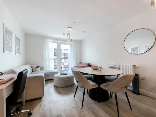 The Silverton, Royal Docks, London, E16 1 bed apartment to rent £2,097 pcm £484 pw