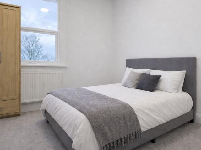 The Slade, London SE18, Room to rent, £750 pcm | PrimeLocation