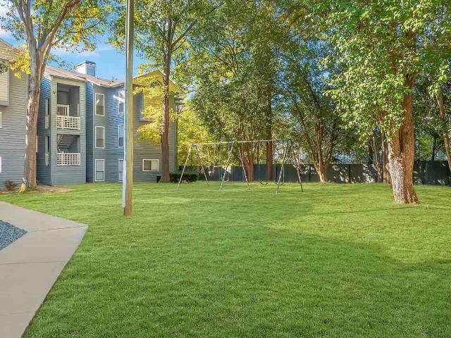 The Slate Charlotte 2 Bedroom Apartment for Rent at 6017 Williams Road, Charlotte, NC 28215 Oak Forest