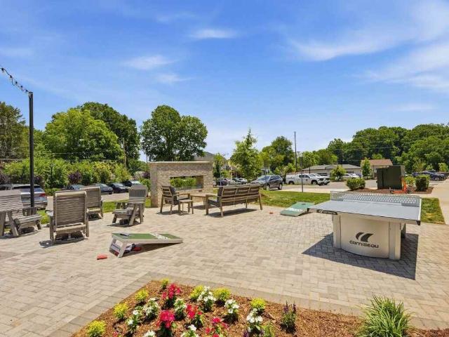The Sloan at LoSo 1 Bedroom Apartment for Rent at 120 Hollis Rd, Charlotte, NC 28209 Colonial Village