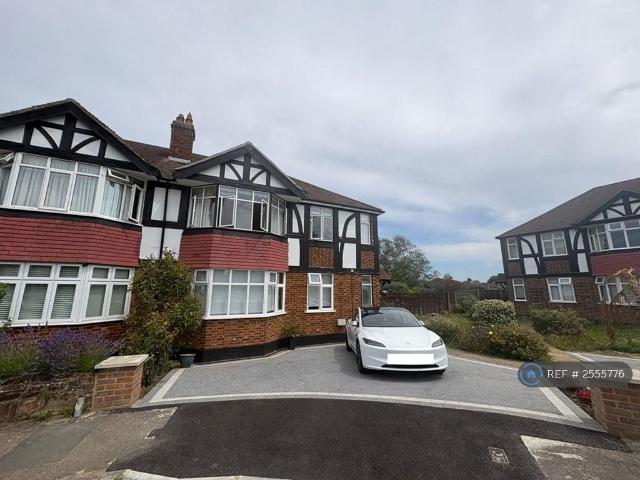 The Spinney, Sutton, SM3 2 bed maisonette to rent £1,950 pcm £450 pw