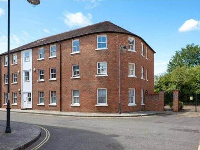 The Spires, Canterbury, 2 Bedroom Apartment