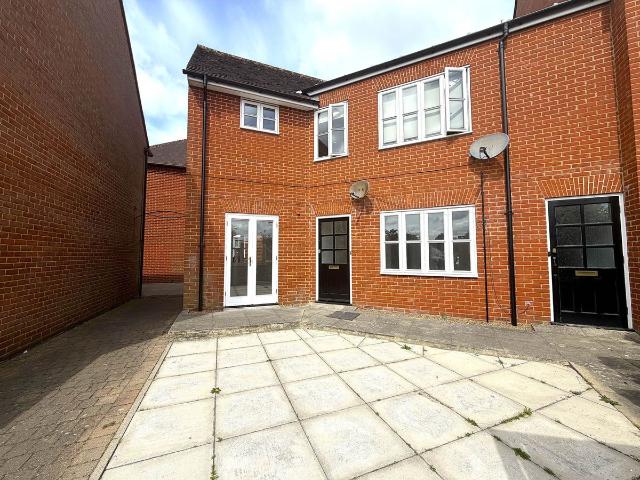 The Spires, Canterbury CT2, 2 bed flat to rent, £1,200 pcm | PrimeLocation