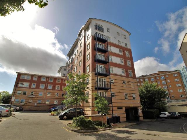 The Spires, Selden Hill, Hemel. 1 bed apartment to rent £1,195 pcm £276 pw
