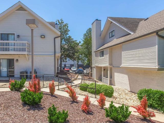 The Spoke at Tyvola 2 Bedroom Apartment for Rent at 5816 Westpark Dr, Charlotte, NC 28217 Montclaire South