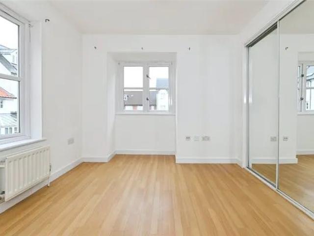 The Square, Chatham way, CM14, Property for rent
