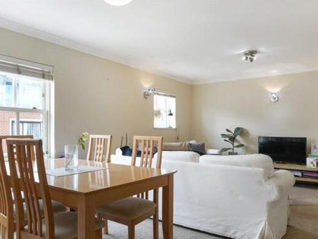 The Square, London, 2 Bedroom Flat