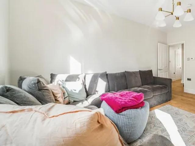 The Square, London, W6 9PY, United Kingdom | 4 bed apartment for rent #168180704 | Rentberry