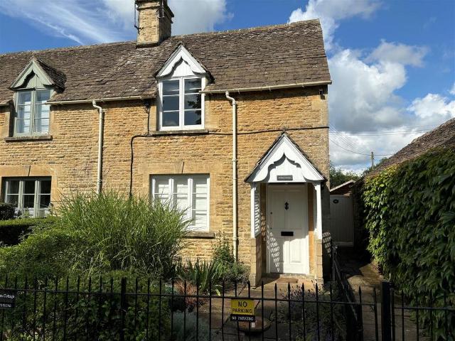 The Square Lower Slaughter GL54 2HU 2 bed cottage to rent £1,950 pcm £450 pw