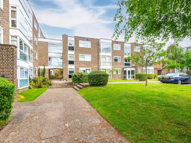 The Squirrels, Belmont Hill. 2 bed flat to rent £1,850 pcm £427 pw