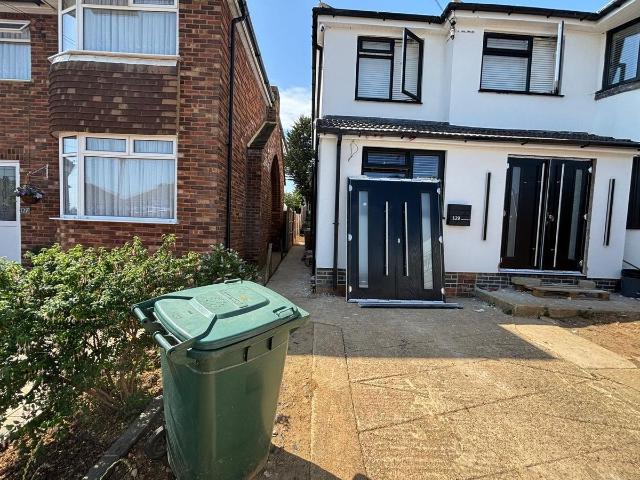 The Studio Annex, Sinclair Avenue, Banbury OX16, Studio to rent, £800 pcm | PrimeLocation