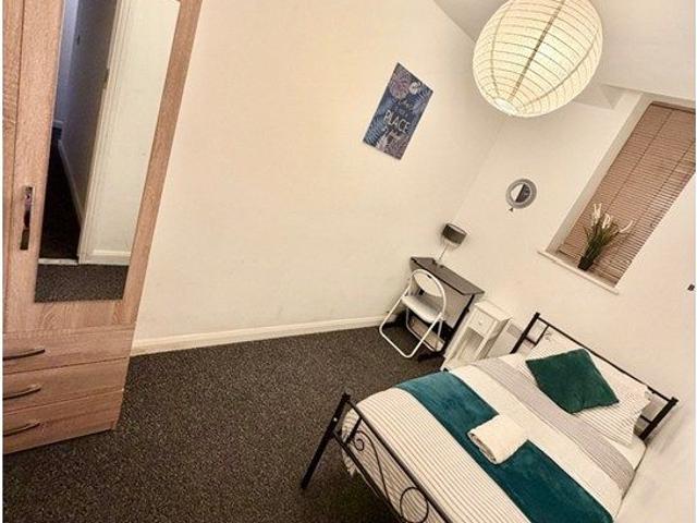 The Study, Salford M6, 3 bed flat to rent, £1,800 pcm | PrimeLocation