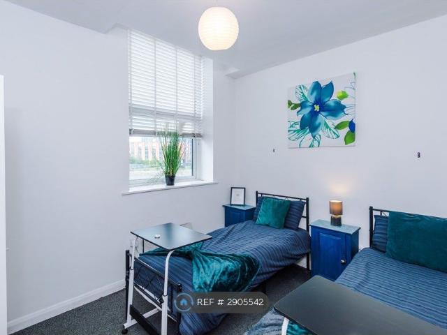 The Study, Salford M6, 3 bed flat to rent, £2,400 pcm | PrimeLocation