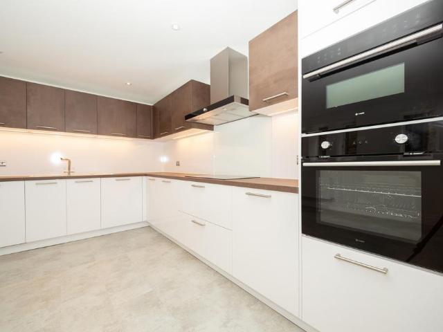 The Stables, 1 Tetley Gate. 2 bed detached house to rent £1,820 pcm £420 pw