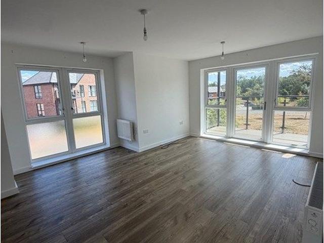 The Stables, Reading RG2, 1 bed flat to rent, £1,300 pcm | PrimeLocation