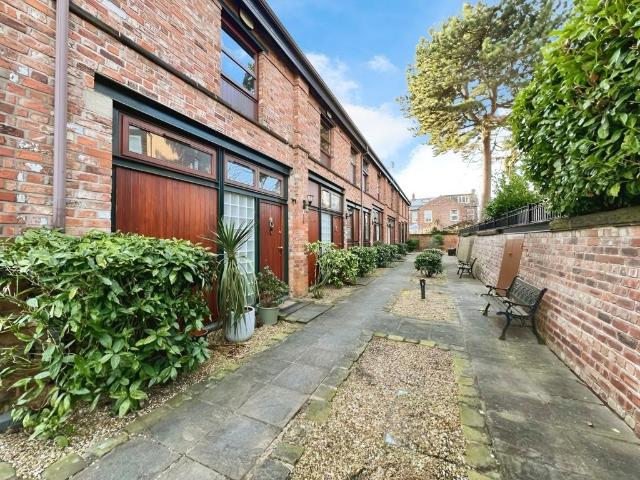 The Stables, Roebuck Lane, Sale, M33 1 bed terraced house to rent £1,095 pcm £253 pw