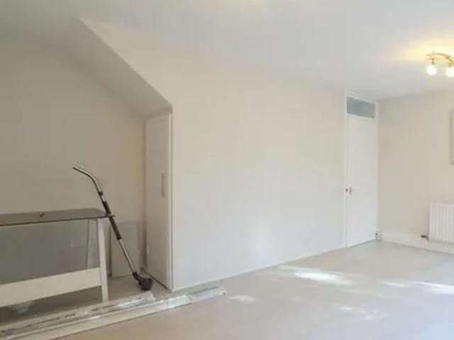 The Stag Bar, 96 Westbridge Road, London, SW11 3PH, United Kingdom | 3 bed townhouse for rent #140800400 | Rentberry