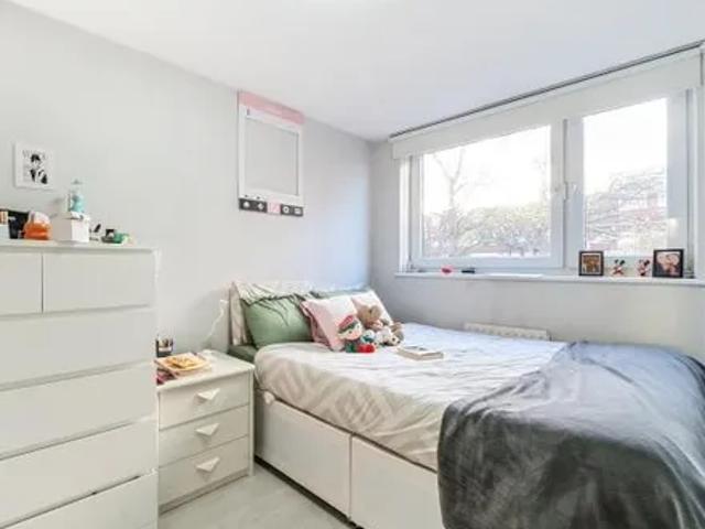 The Stag Bar, 96 Westbridge Road, London, SW11 3PH, United Kingdom | 3 bed apartment for rent #137168932 | Rentberry