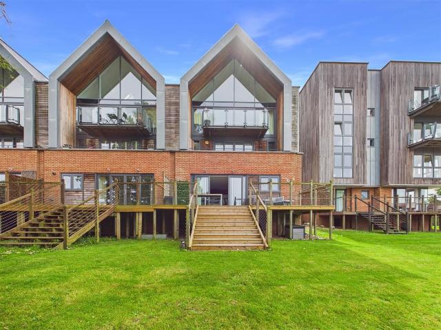 The Stadbury, Jessamy Road, Weybridge KT13, 2 bed flat to rent, £2,350 pcm | PrimeLocation