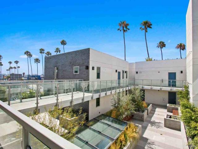 The Stanford West 1 Bedroom Apartment for Rent at 3008 Santa Monica Blvd, Santa Monica, CA 90404 Mid City