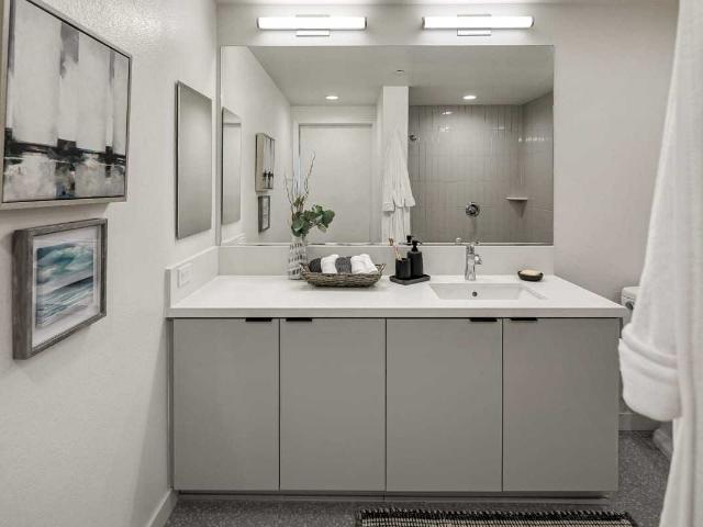 The Stanley on Market Street Studio Apartment for Rent at 215 E Regent St, Inglewood, CA 90301