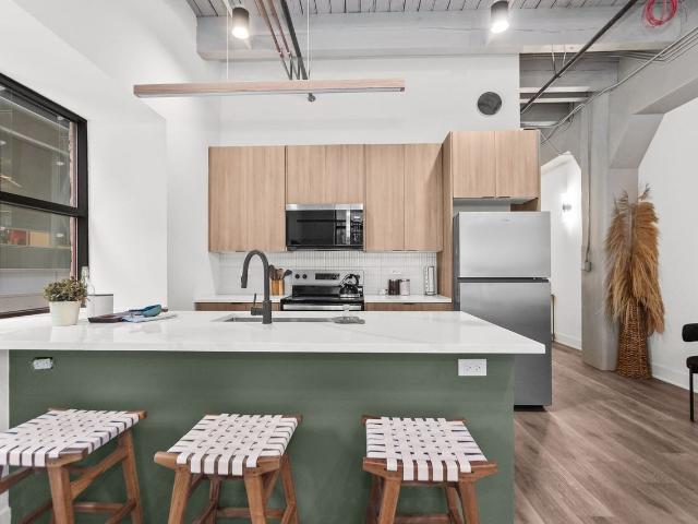 The Station Lofts 1 Bedroom Apartment for Rent at 118 S Clinton St, Chicago, IL 60661 Near West Side