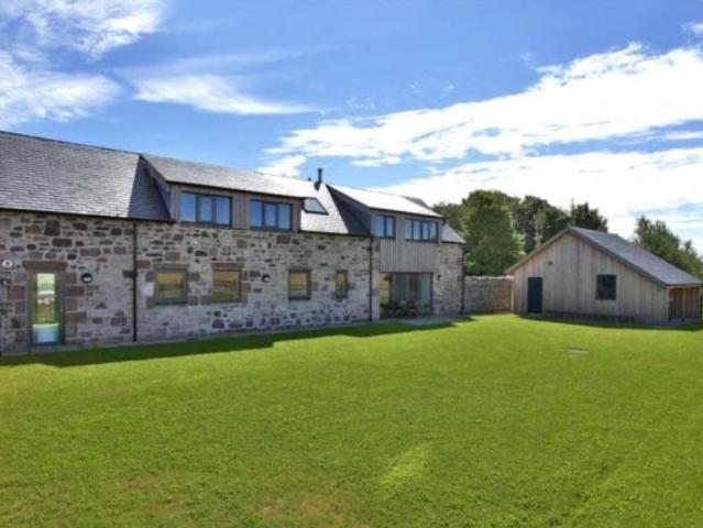 The Steadings, Aberdeenshire, Cotbank. 4 bed barn conversion to rent £1,900 pcm £438 pw