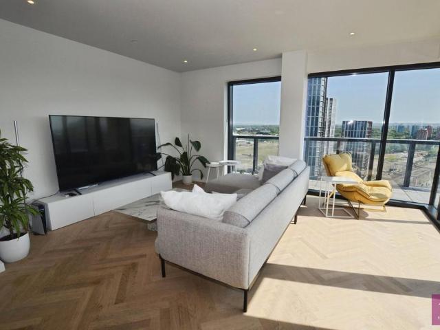 The Stile, 17 Aspin Lane, Manchester, M4 3 bed flat to rent £4,500 pcm £1,038 pw