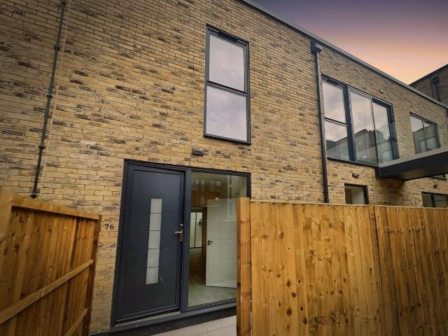 The Stow, Harlow CM20, 2 bed flat to rent, £1,600 pcm | PrimeLocation