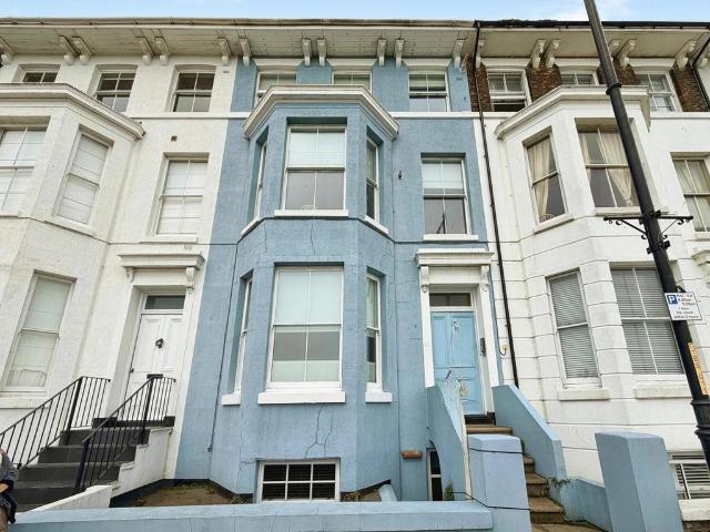 The Strand, Deal CT14 1 bed flat to rent £1,000 pcm £231 pw