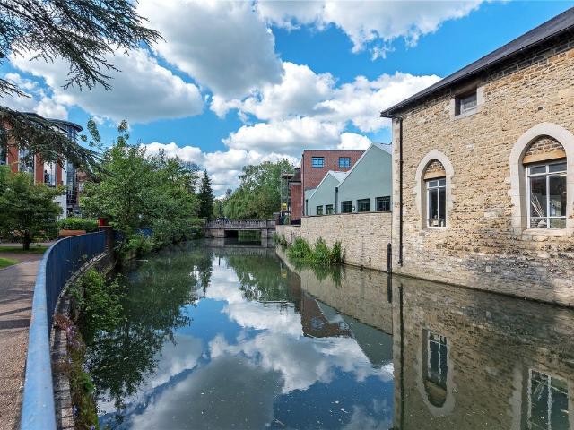 The Stream Edge, Oxford OX1, 2 bed flat to rent, £2,600 pcm | PrimeLocation
