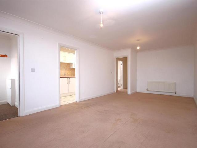 THE STREET, ASHTEAD, KT21 2 bed apartment to rent £1,450 pcm £335 pw