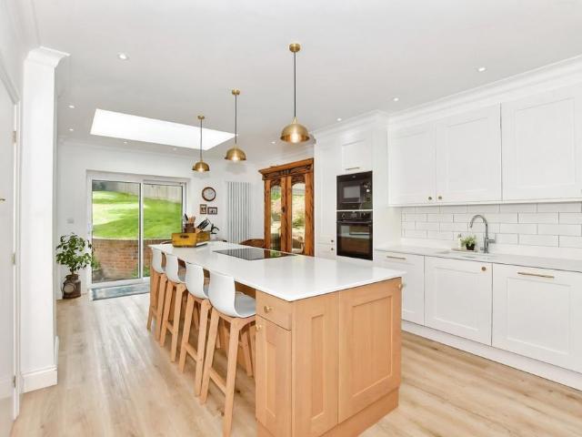 The Street, Canterbury CT3 5 bed detached house to rent £3,000 pcm £692 pw