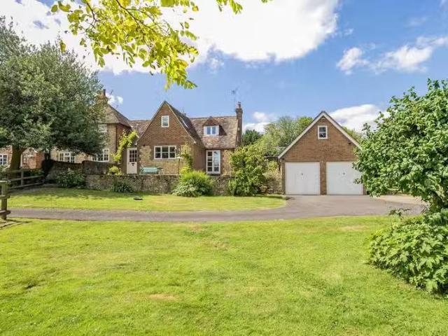 The Street, Egerton, Ashford, Kent, TN27 3 bed semi detached h.