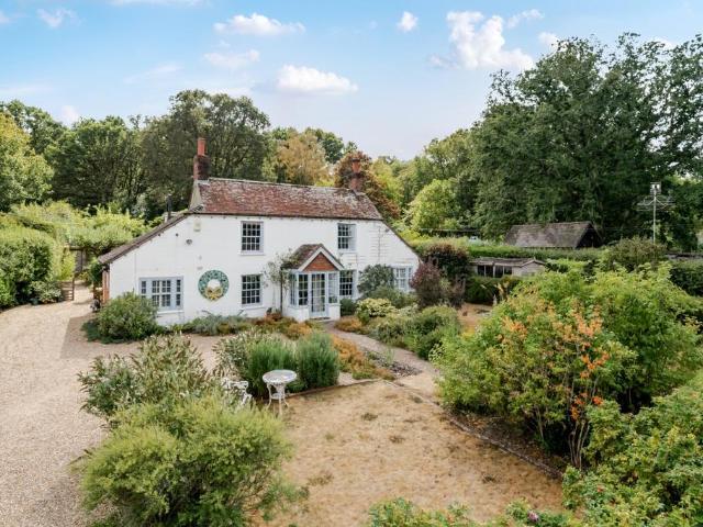 The Street Farnham GU10 5 bed detached house to rent £4,000 pcm £923 pw