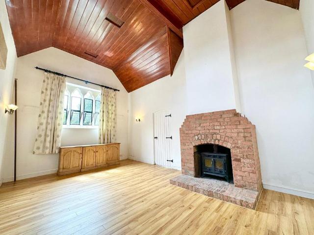 The Street, Grittleton, CHIPPENHAM 3 bed character property to rent £2,250 pcm £519 pw