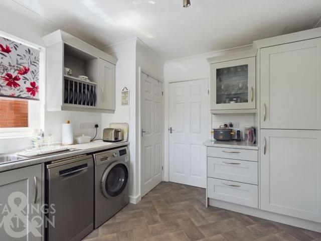 The Street, Poringland, Norwich NR14, 2 bedroom detached bungalow to rent 69723062 | PrimeLocation