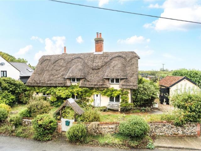 The Street, Redgrave, Diss, Suffolk. 5 bed detached house to rent £1,850 pcm £427 pw